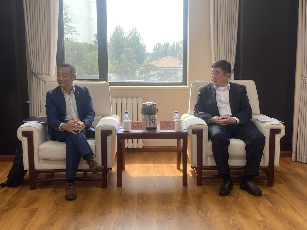 Chairman of the Executive Committee of CAM Mr. Chan Weng Hong met with ...